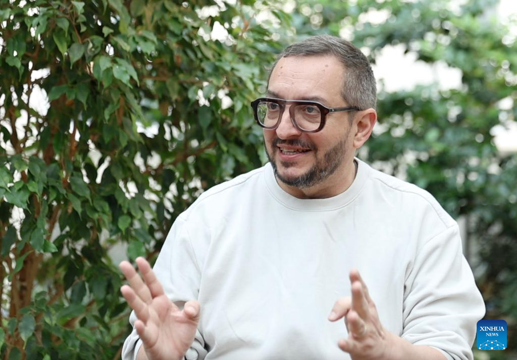 Destaque: União de culturas - curador italiano tem missão de conectar ...