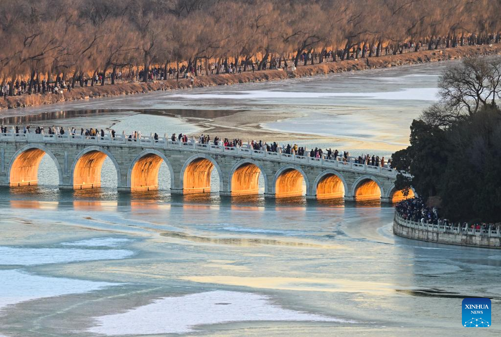 Frio congela paisagem do Palácio de Verão em Beijing-Xinhua