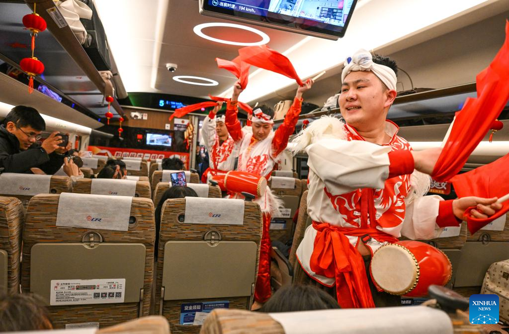 Novo serviço direto de trem de alta velocidade liga Zunyi a Yan'an-Xinhua