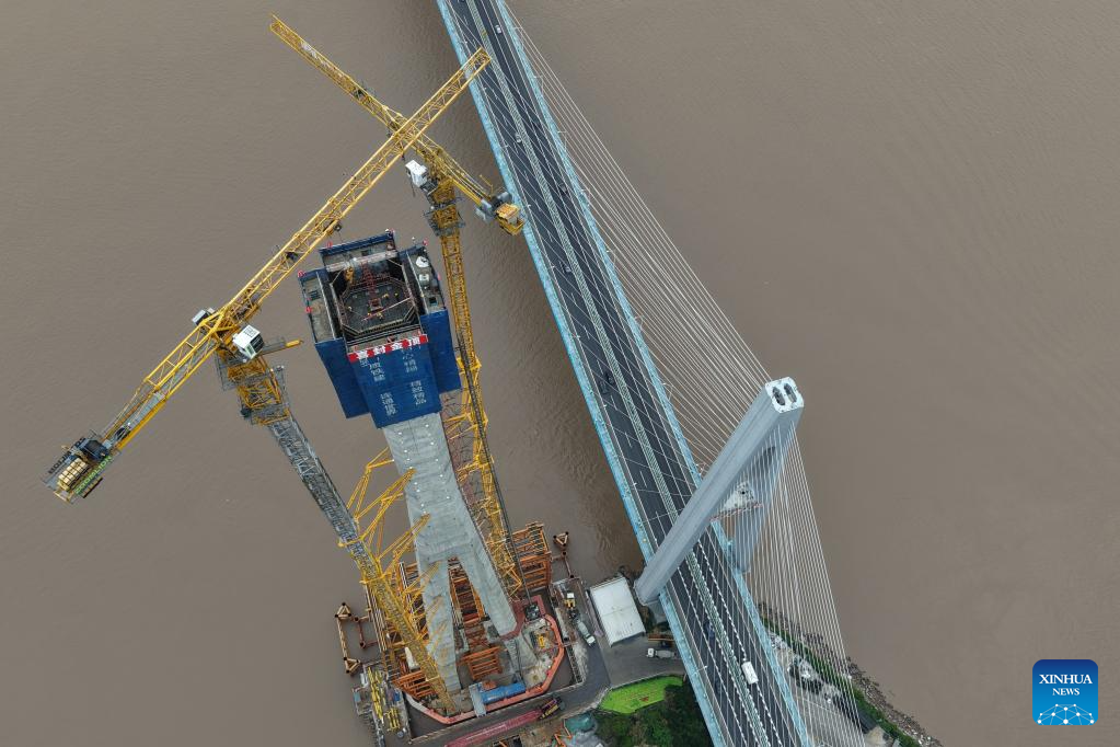 Concluída a estrutura da torre principal nº 5 da ponte rodo-ferroviária ...