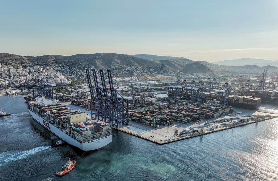 Destaque: Porto de Pireu, na Grécia, evolui de porta de entrada para o ...